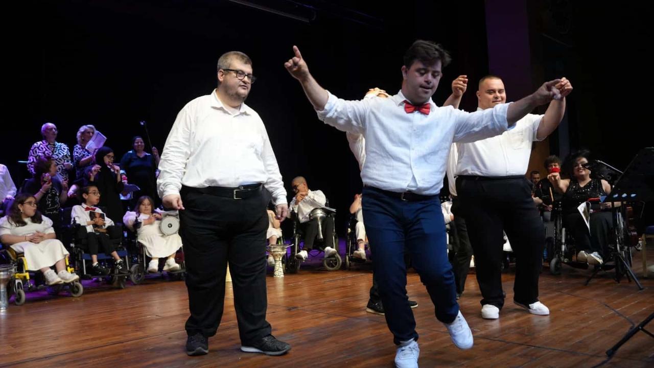 Engelsiz Yürekler Ata Sahne’de Alkışlandı - KapsamHaber